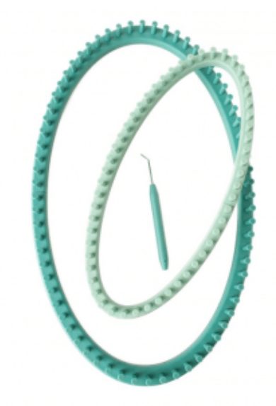 Want to try loom knitting? We review the Leisure Arts Oval Loom ...