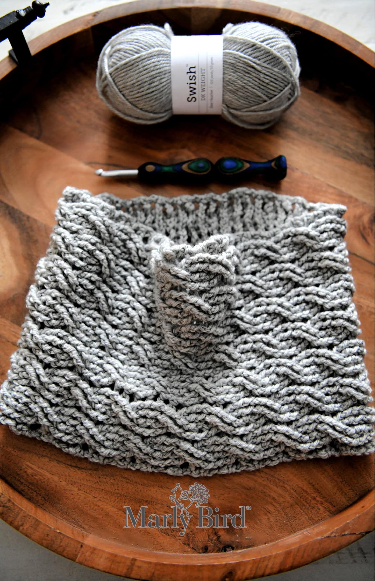 Long Double Crochet Chevron Stitch-Free Cowl Pattern